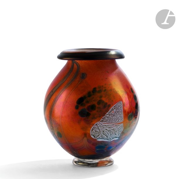 Robert Pierini | Large red blown glass vase (1989) | MutualArt