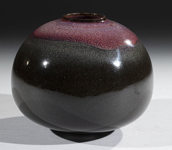 René Ben-Lisa | Vase ovoïde en grès à décor d'une plage framboise jaspé ...