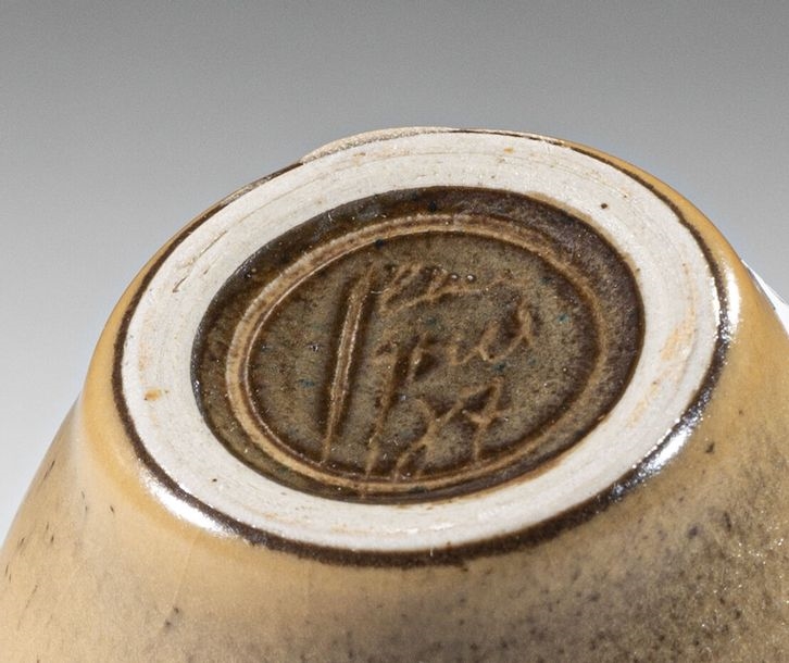 Jean Girel | Petit vase tronconique en grès porcelainique | MutualArt