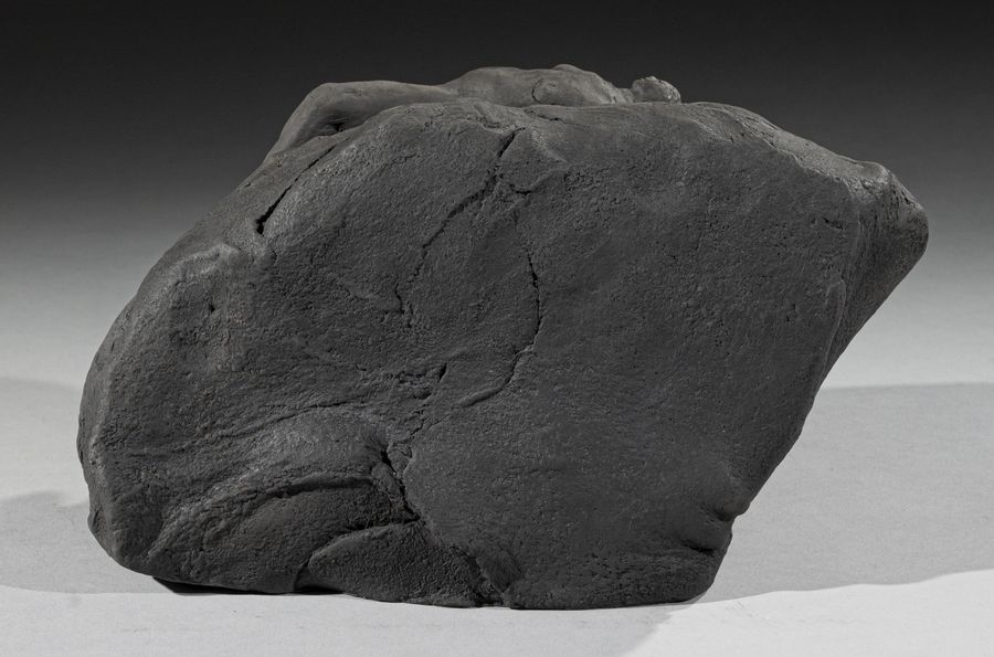 Dominique Friedrich | Sculpture en terre enfumée représentant une femme ...