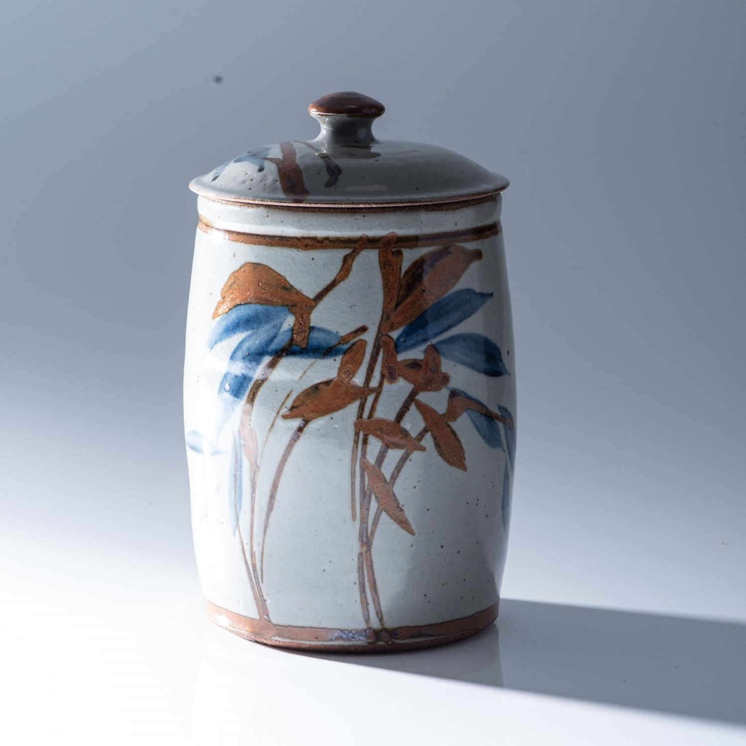 Tim Morris | 1990) : A STONEWARE CANNISTER AND COVER | MutualArt