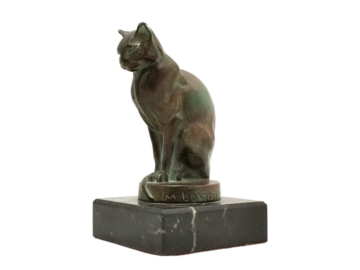 Max Le Verrier | 1-1973) Chat assis Bronze patiné, signé, le socle en ...