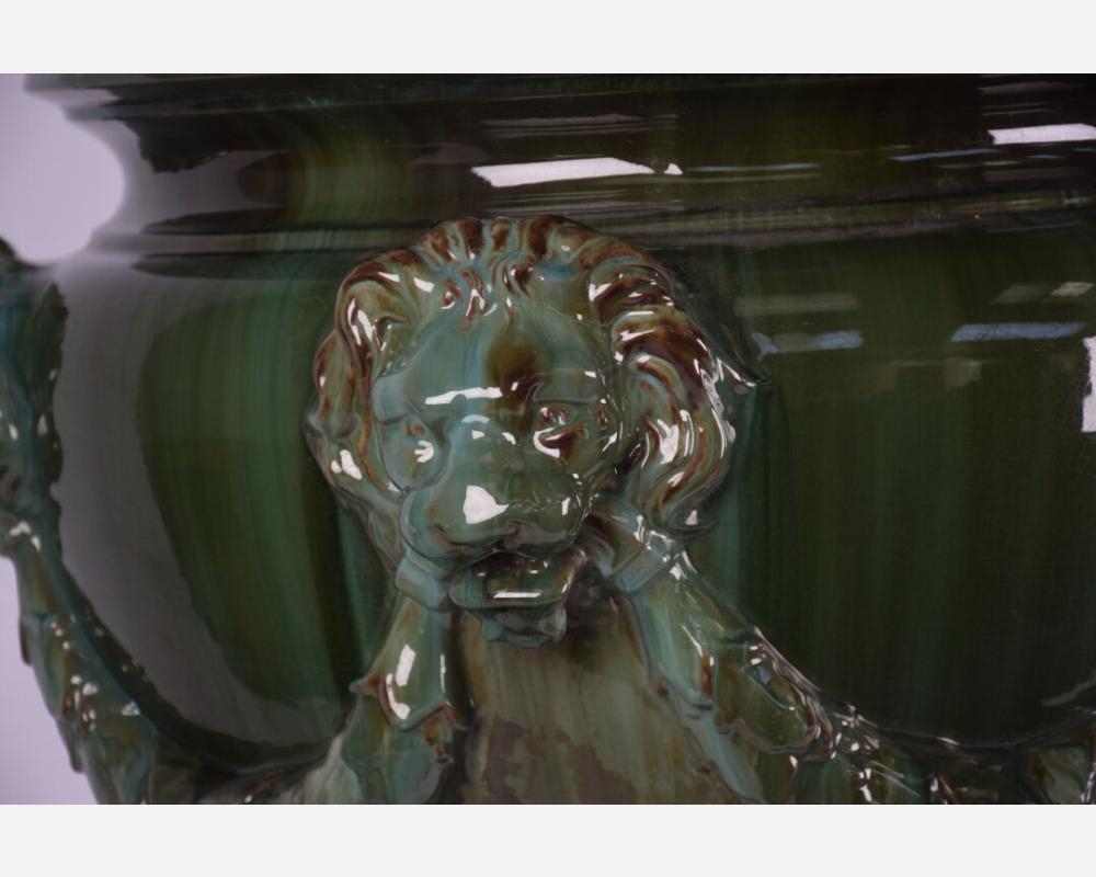 Clément Massier | cache-pot en camaïeu de vert à cinq anses en forme de ...