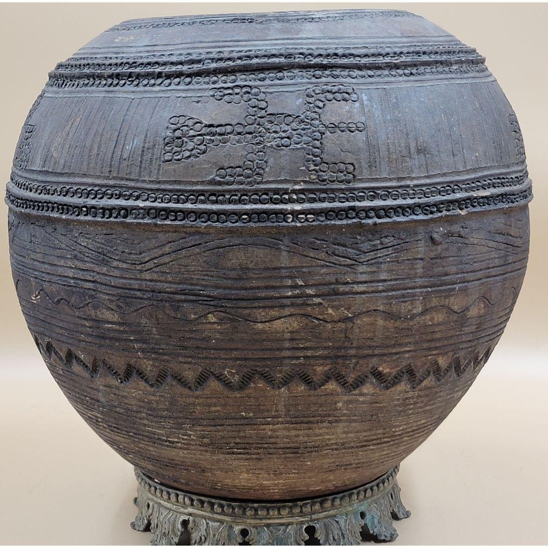 Unknown | Nupe People Nigerian Pottery Vessel | MutualArt