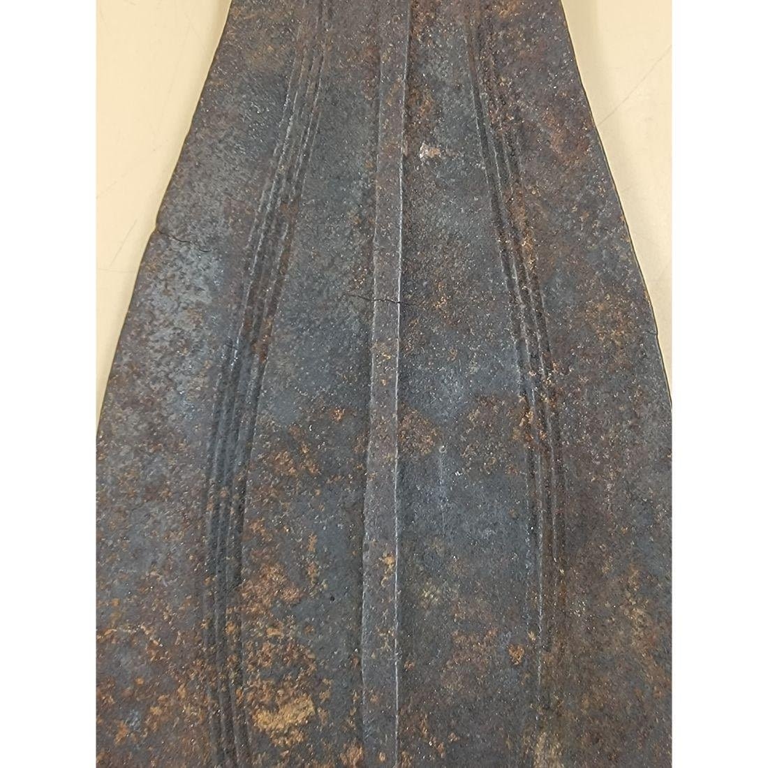 Lifetime | Ikul Knife Kuba Congo 19th Century | MutualArt