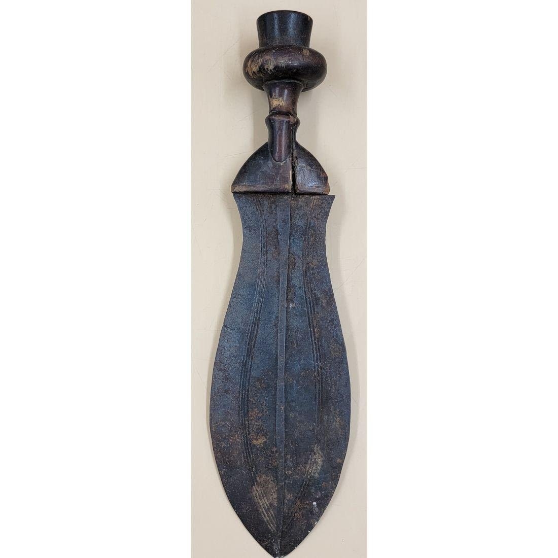 Lifetime | Ikul Knife Kuba Congo 19th Century | MutualArt