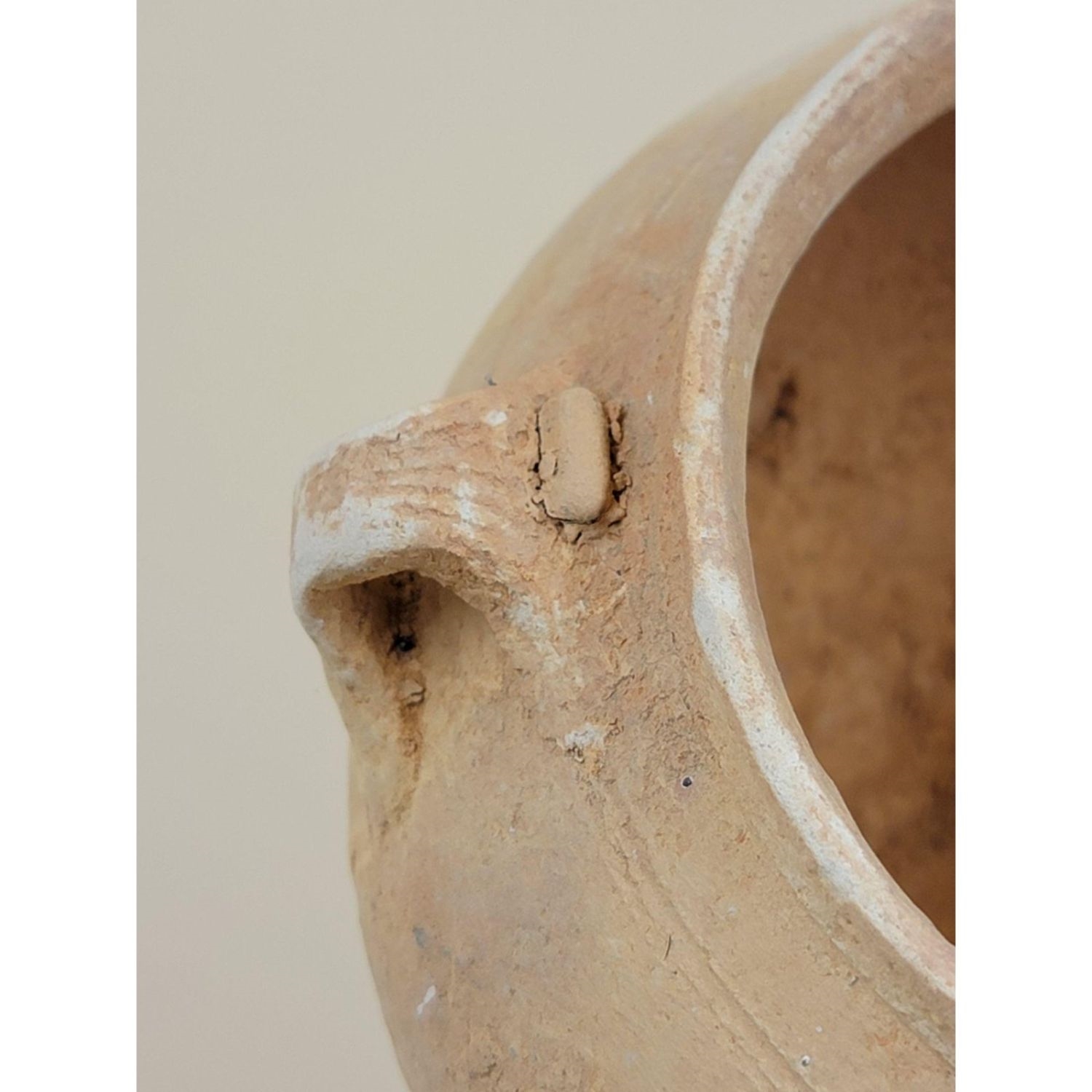 Unknown | Ancient Chinese Neolithic Pottery Pot | MutualArt