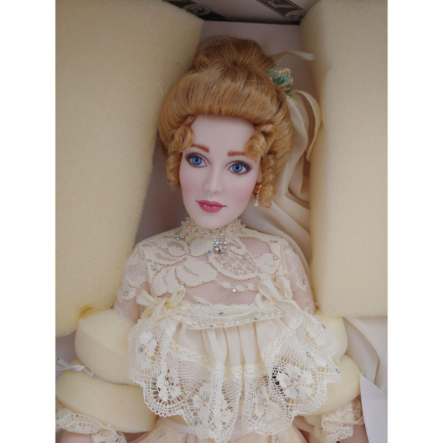 Franklin Mint | (2) Franklin Mint Dolls in the Original Box, Brides ...