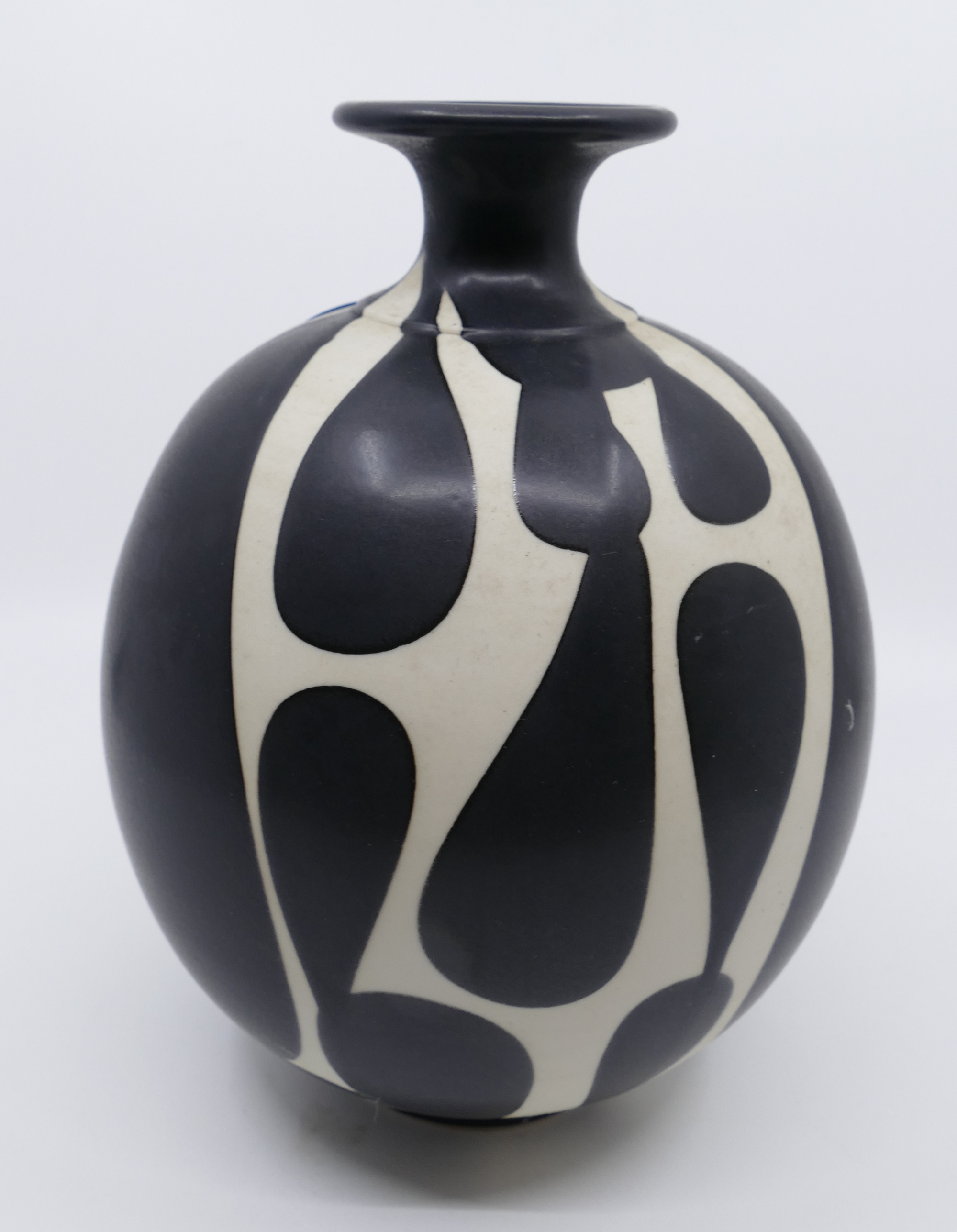 Sam Scott | Sam Scott Black & White Porcelain Bottleneck Vase- 9 ...