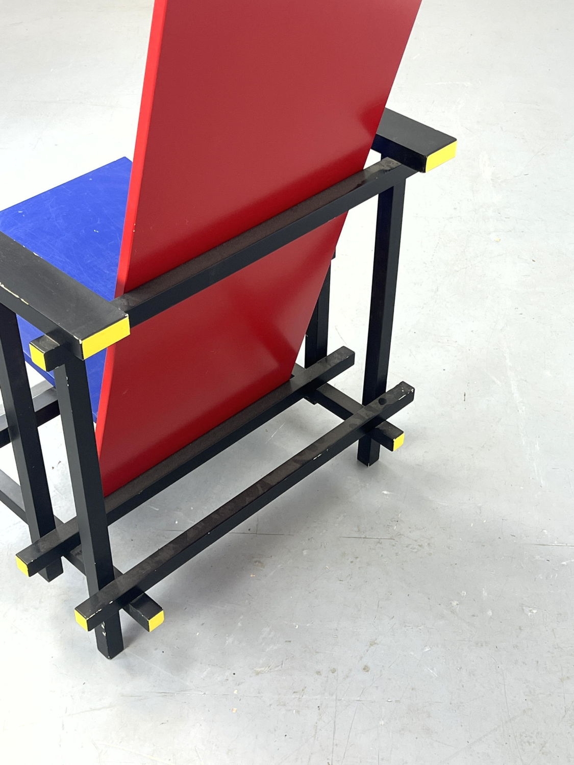 Gerrit Rietveld | Gerrit Rietveld Style Bauhaus Red and Blue Chair ...