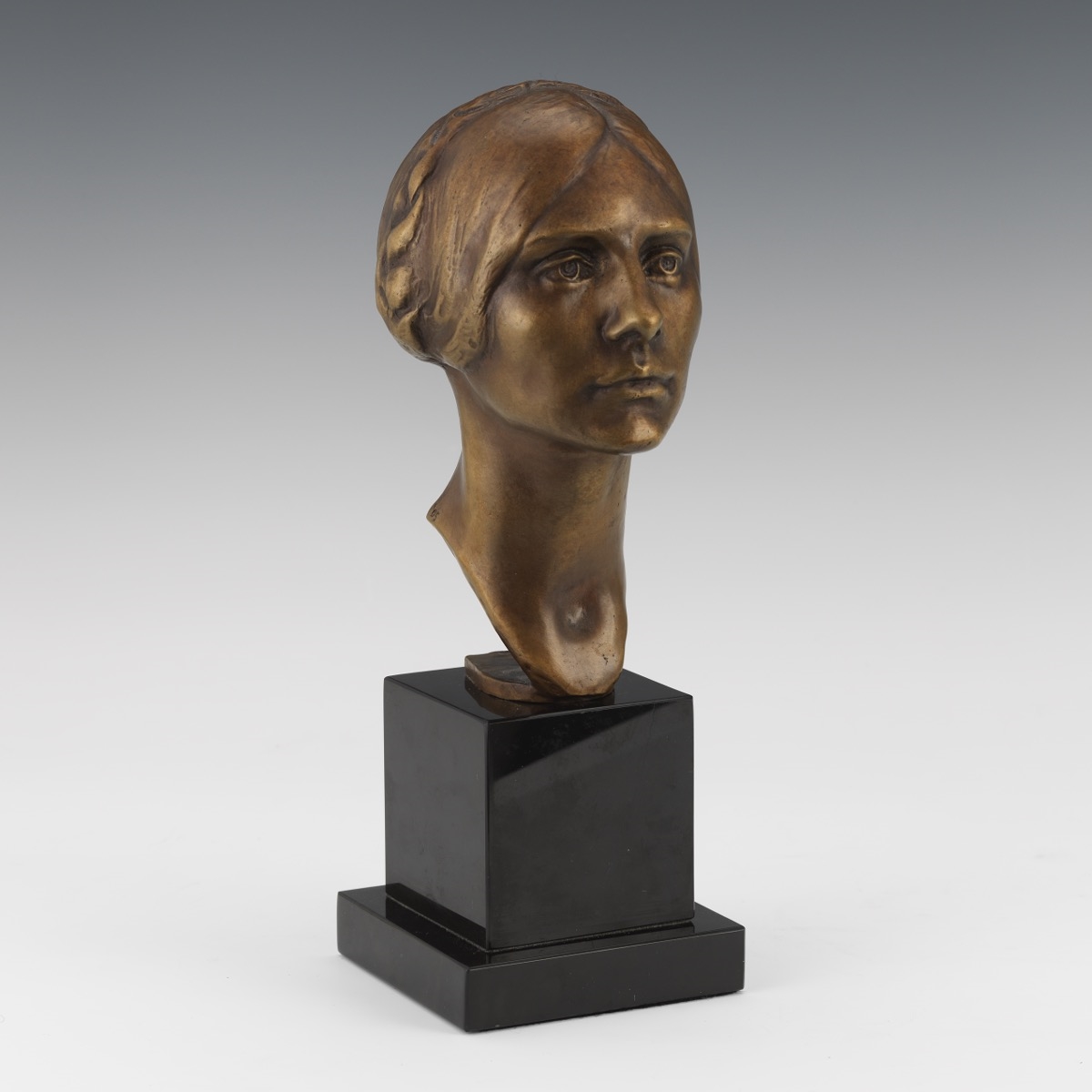 Max Kalish | Portrait bust of wife of David Dietz, Dorothy | MutualArt