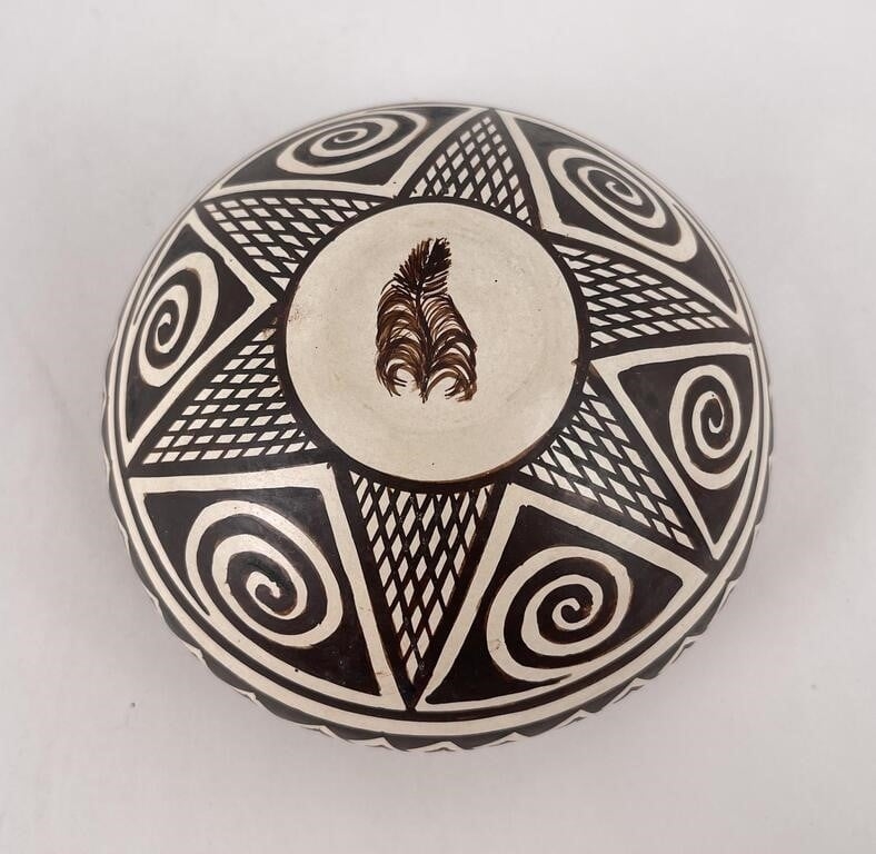 Helen Naha | Hopi Feather Woman Helen Naha Pottery Pot | MutualArt