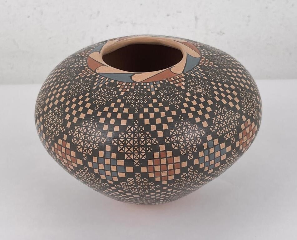 Lazaro Ponce | Lazaro Ponce Mata Ortiz Pottery Vase Pot | MutualArt