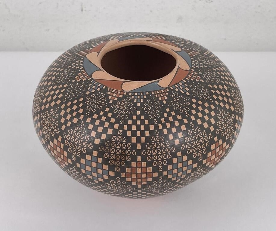 Lazaro Ponce | Lazaro Ponce Mata Ortiz Pottery Vase Pot | MutualArt