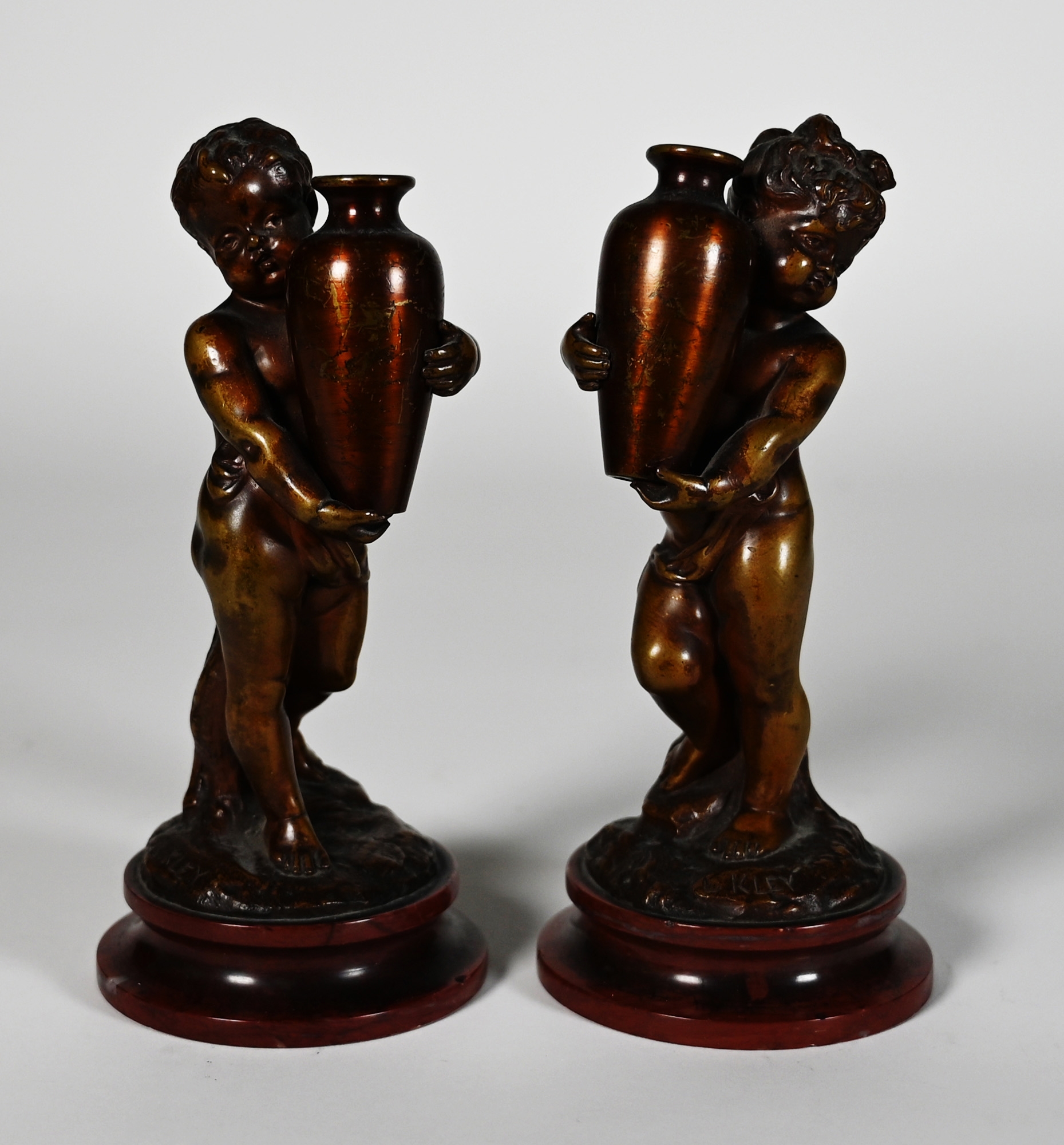 Louis Kley | Knabe und Mädchen mit Amphore | MutualArt