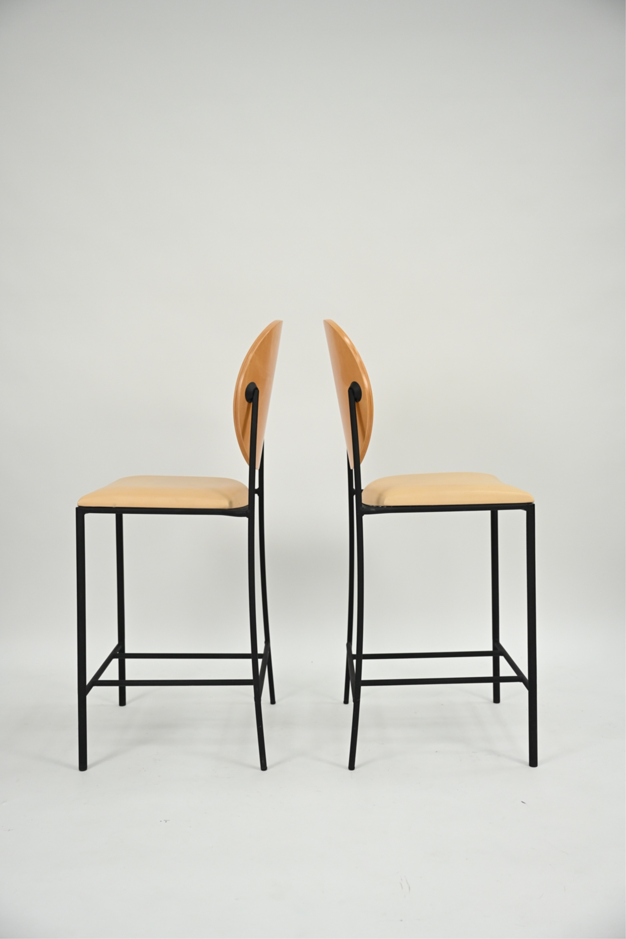 Dakota Jackson | PAIR OF DAKOTA JACKSON VIK-TER COUNTER STOOLS | MutualArt