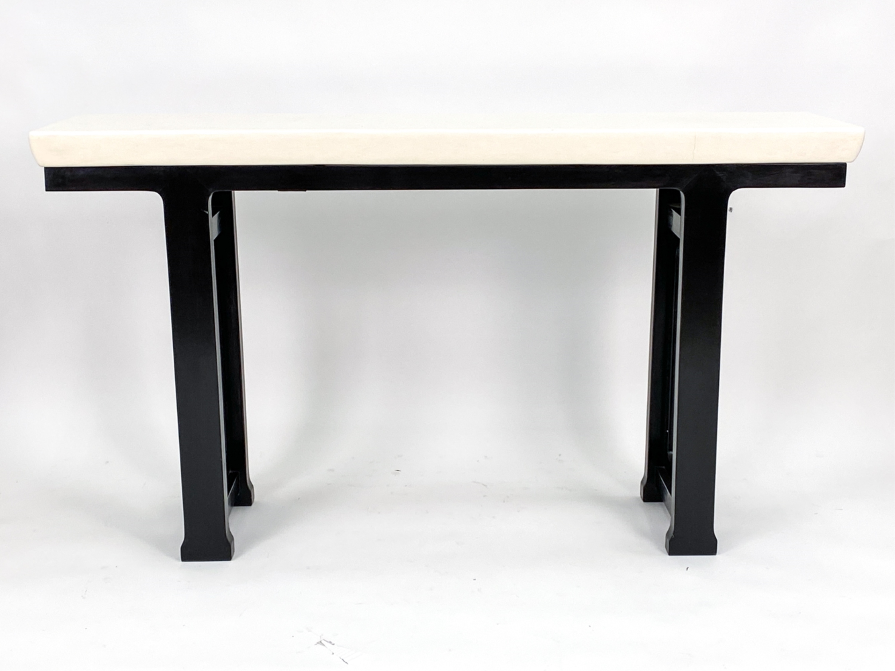 Robert Kuo | ALTAR TABLE | MutualArt