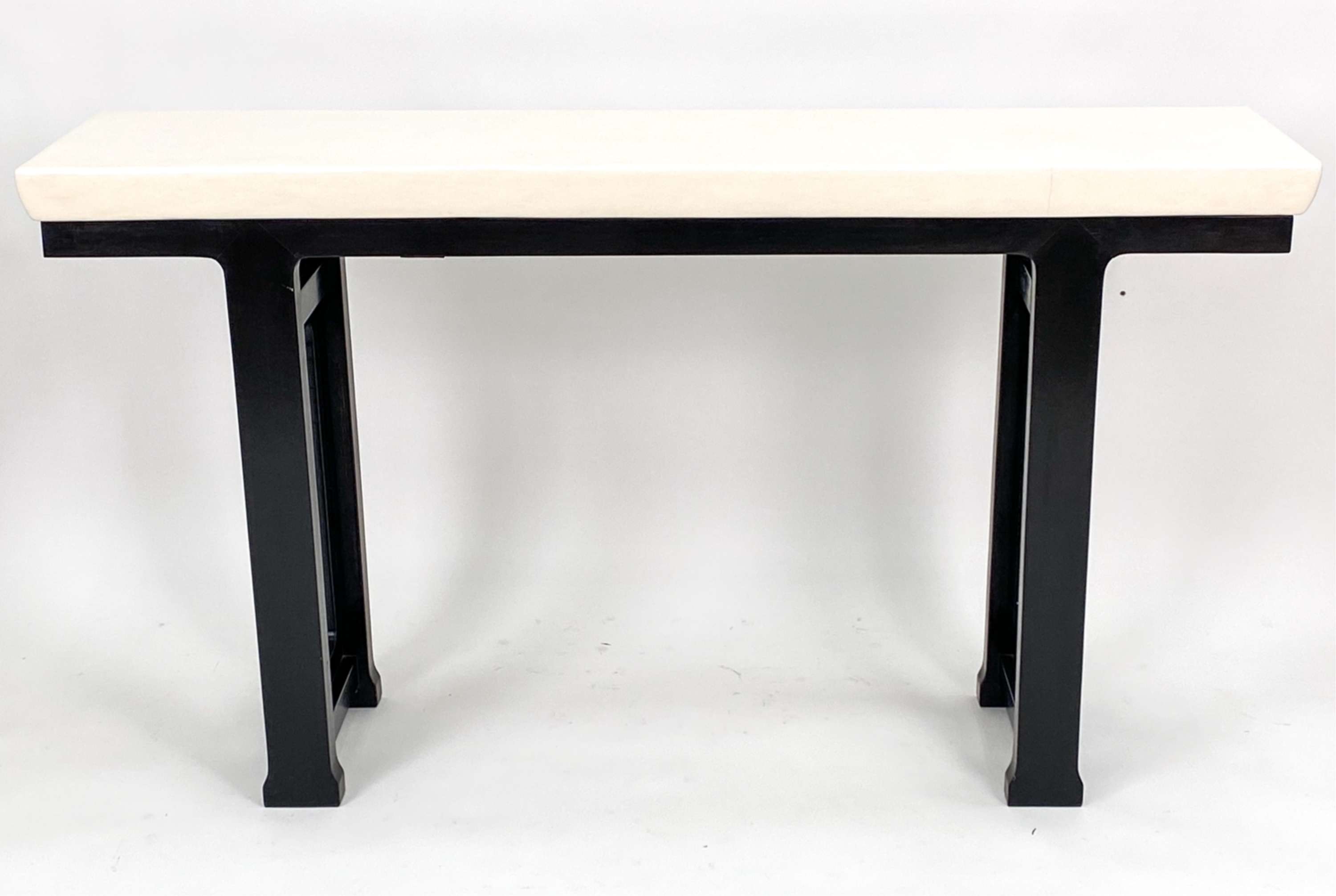 Robert Kuo | ALTAR TABLE | MutualArt