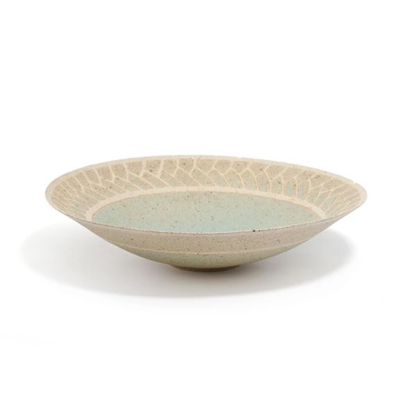 Beate Andersen | A circular stoneware dish (1983) | MutualArt