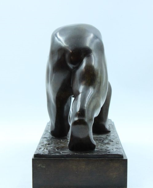 Raymond de Meester de Betzenbroeck | Polar bear moving | MutualArt