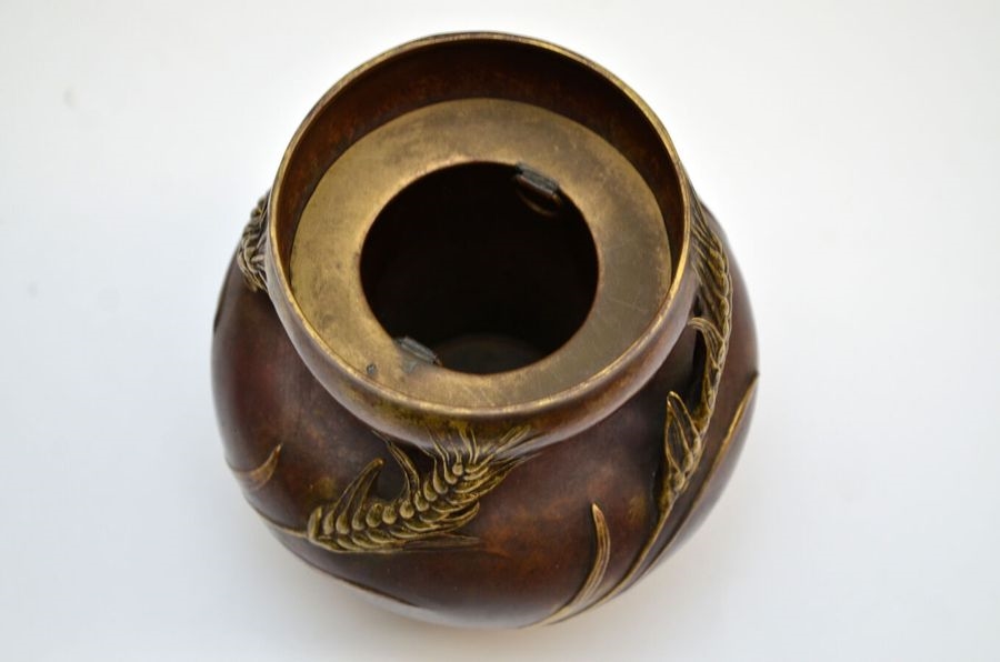 Léon Kann | Vase boule en bronze patiné et doré à décor d'épis de blé ...