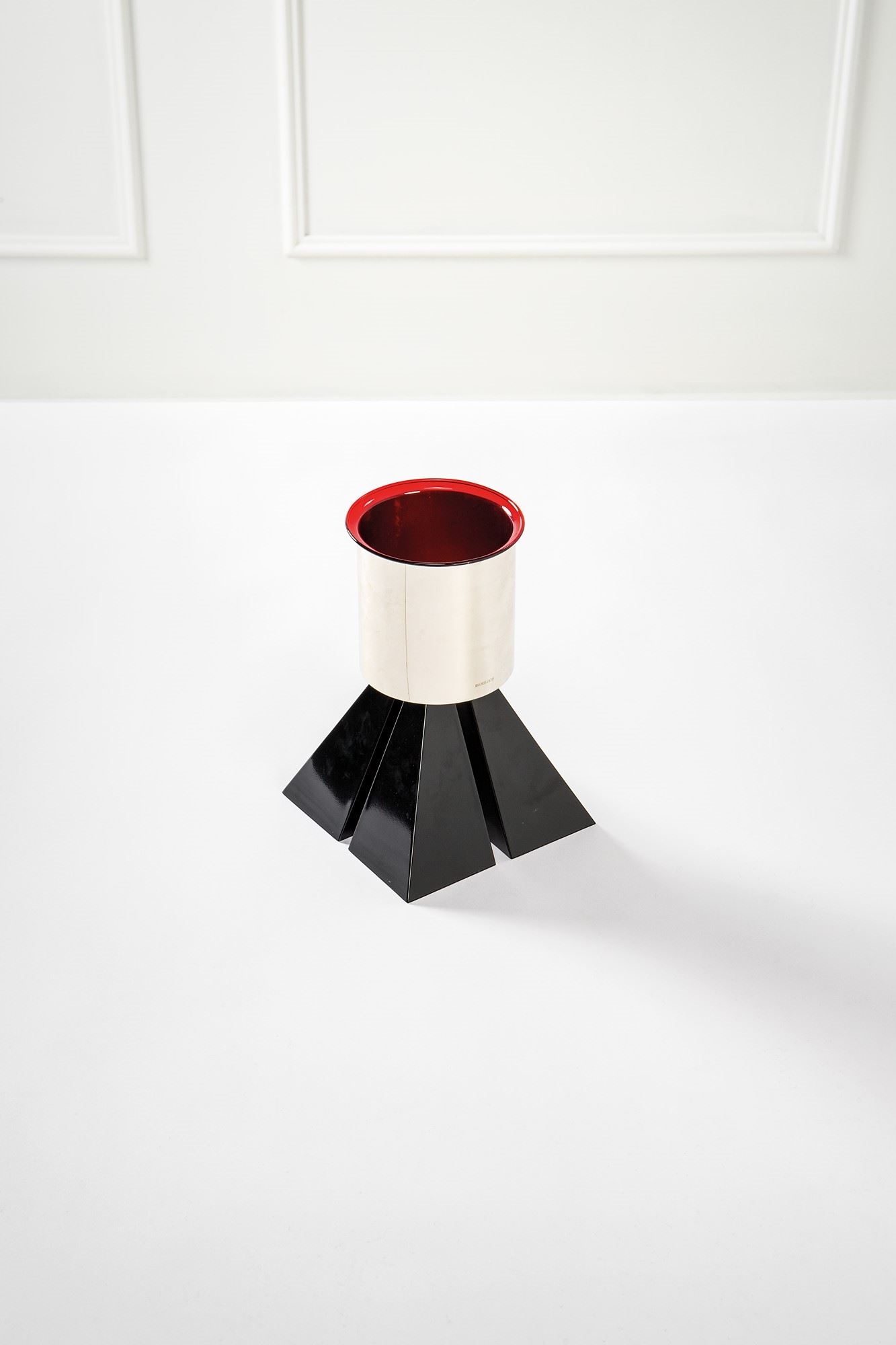 Ettore Sottsass | Vaso Archimede (1980) | MutualArt