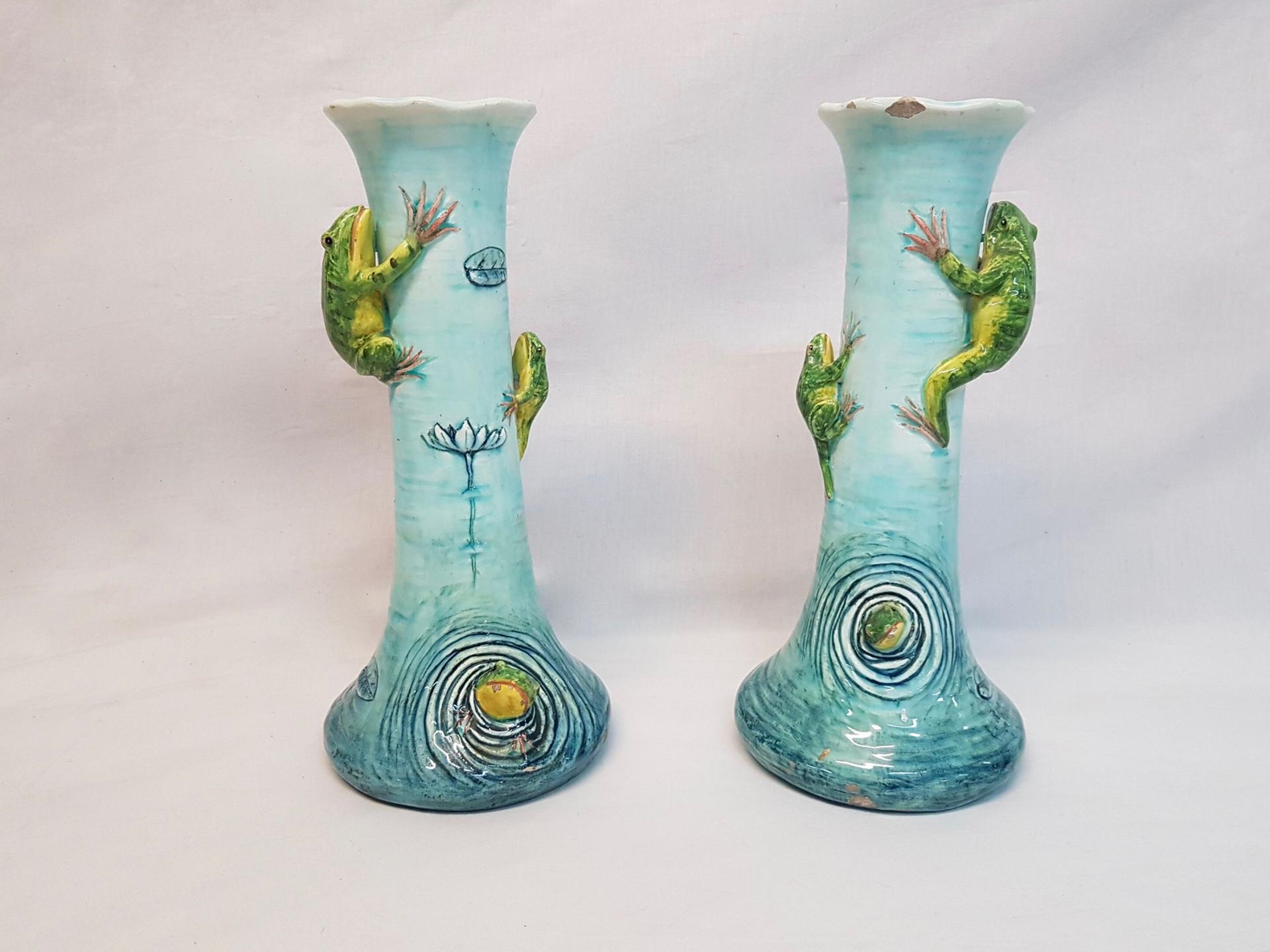 Delphin Massier | Une paire de vases en faïence à décor polychrome de ...