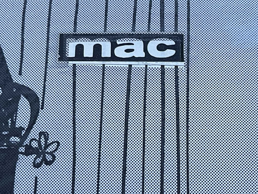 Stanley McMurtry | ....Extraction Lower Left Incisor; ...It's a Doddle ...