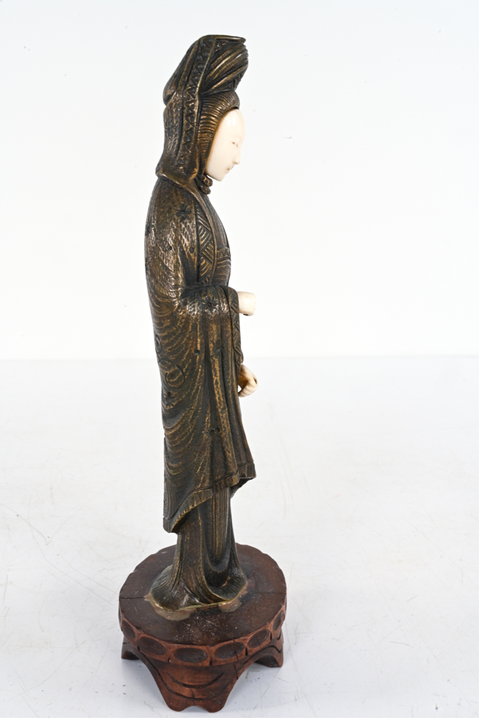 Chinese School | CHINESE BRONZE FIGURATIVE SCULPTURE | MutualArt