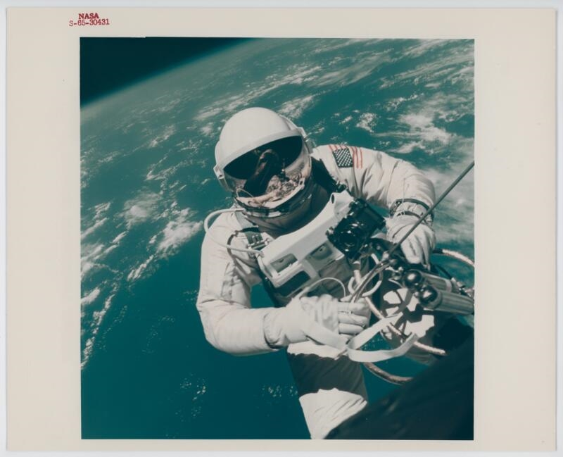 NASA | Gemini IV] The first photograph of a human being in outer space ...