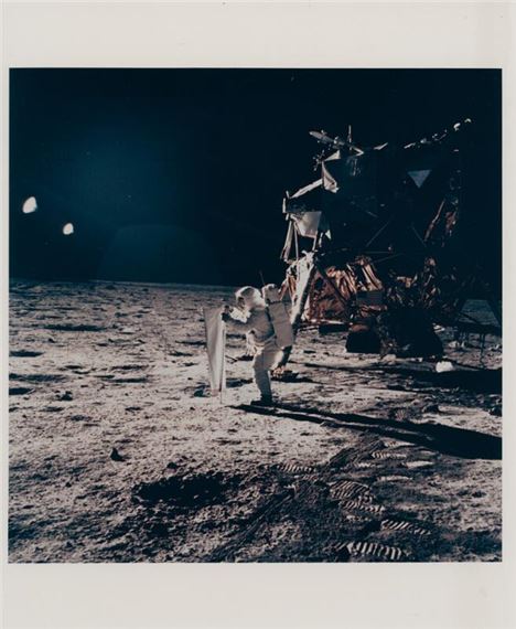 NASA | Apollo 11] The first photograph of a human on the surface of ...