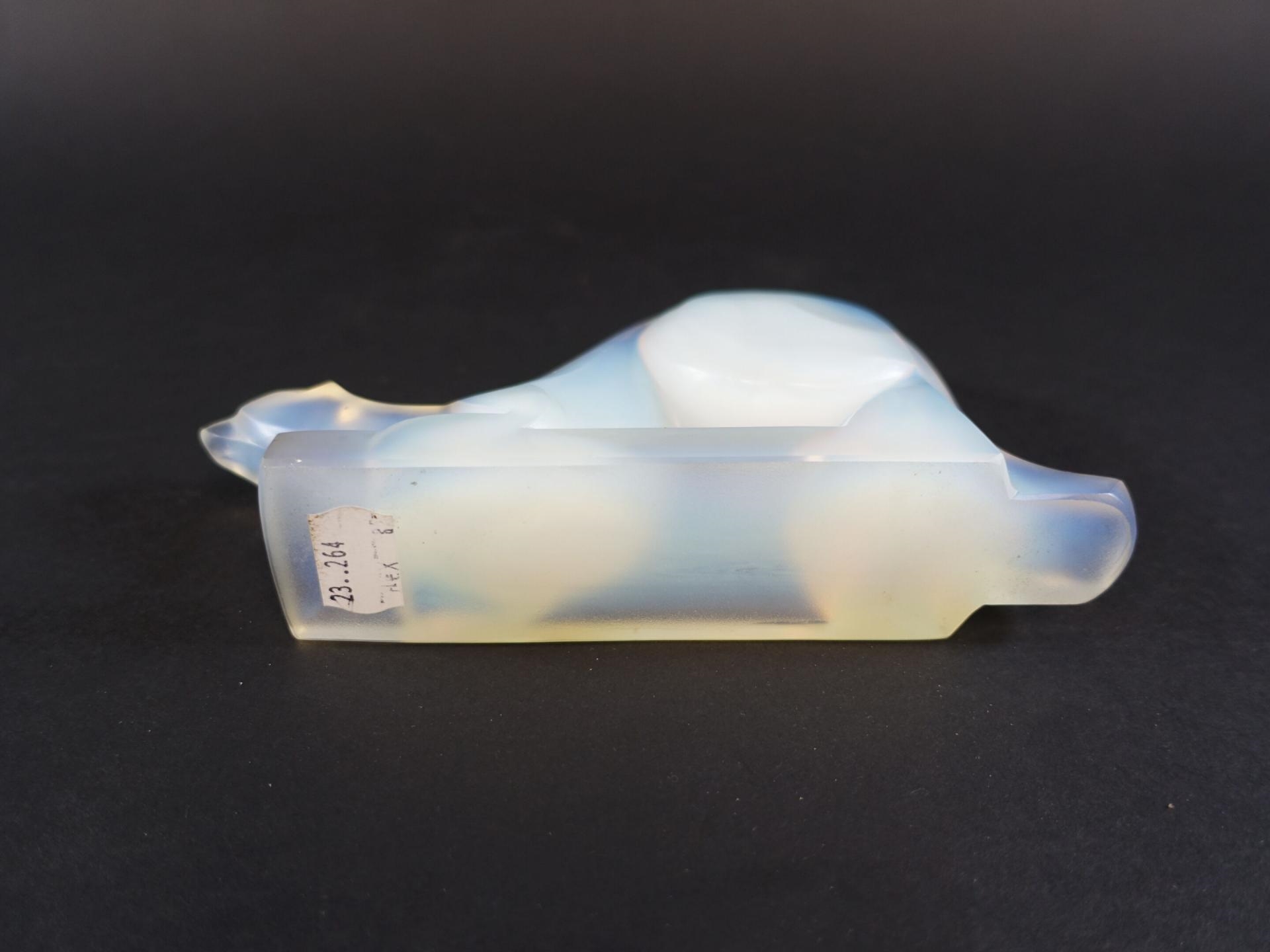 René Goro | Bellette en verre moulé-pressé opalescent | MutualArt