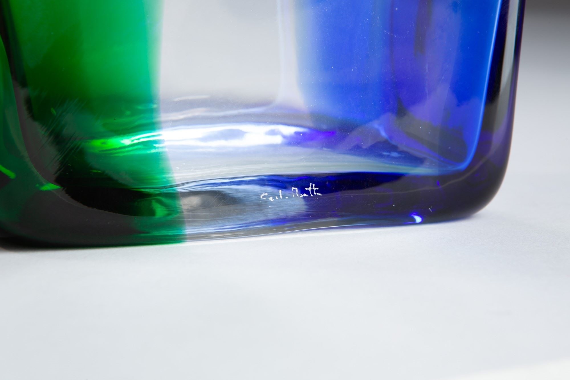 Carlo Moretti | Grande bottiglia con tappo (1980) | MutualArt