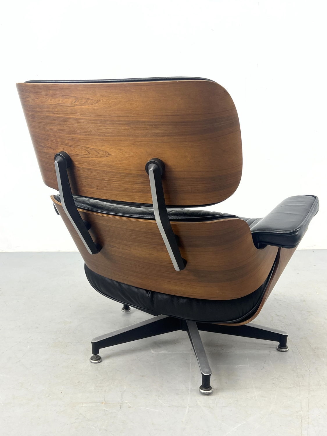 Herman Miller | 670 Lounge chair and 671 ottoman | MutualArt