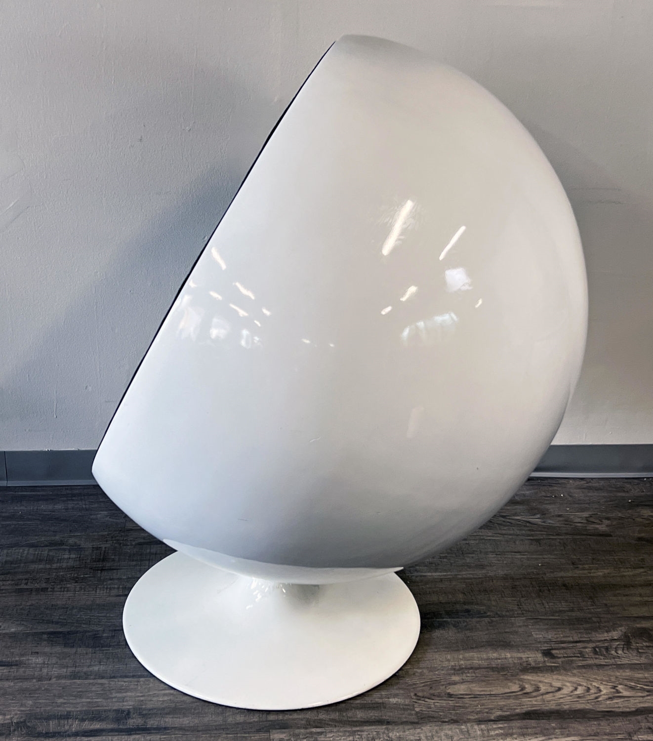 Eero Aarnio | MCM EERO AARNIO STYLE BALL CHAIR | MutualArt