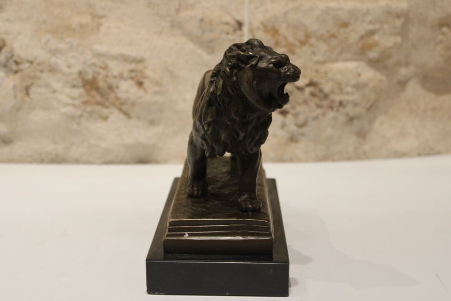 Charles Valton | Roaring Lion (20th Century) | MutualArt