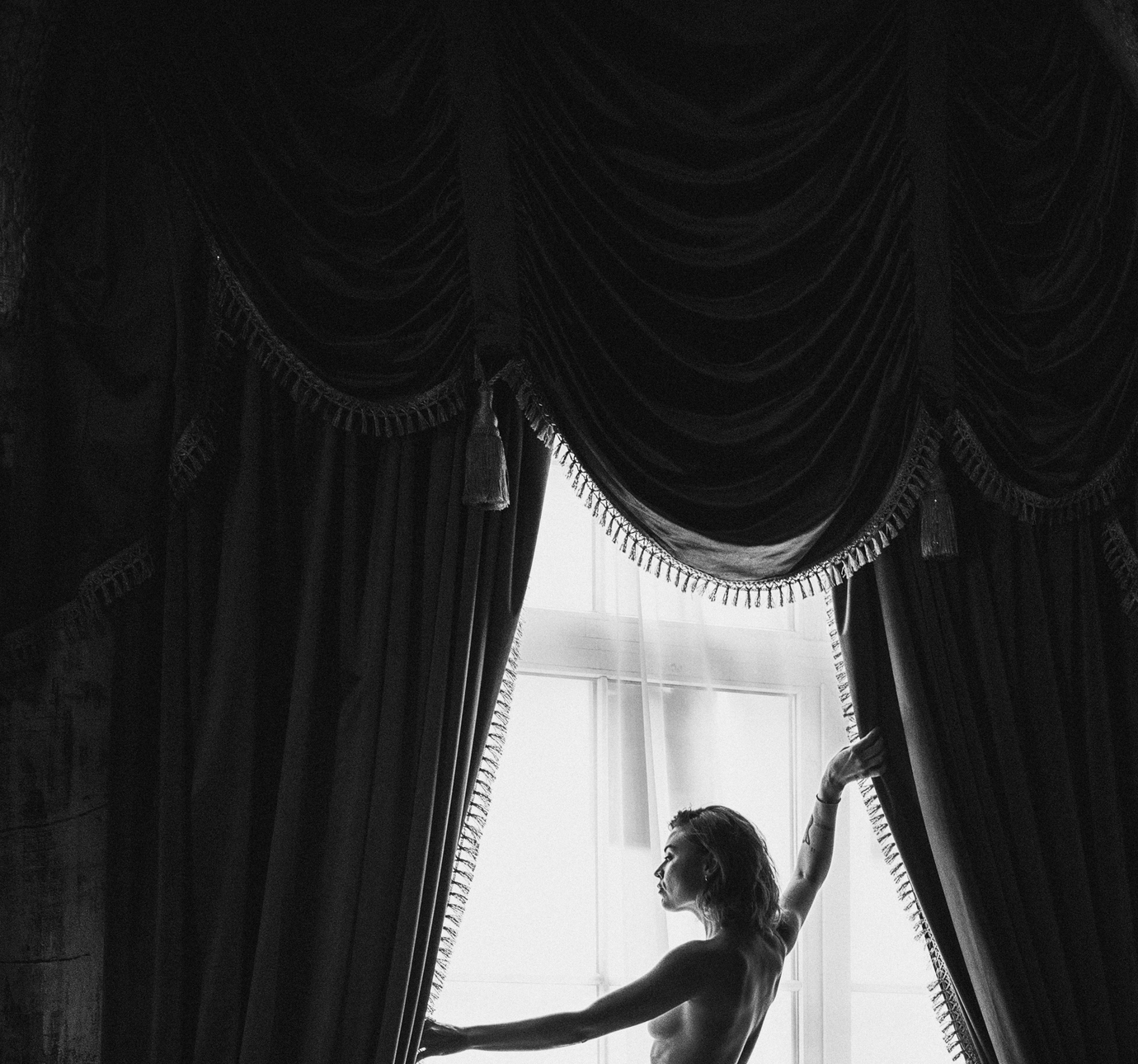 Alex Manchev | Close the curtains (2019) | MutualArt