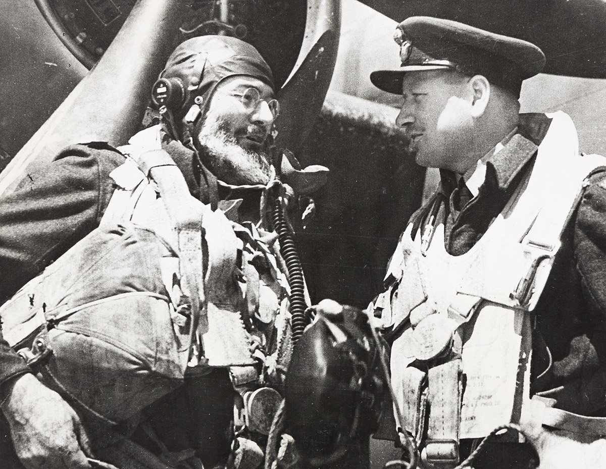Ernest Hemingway | A file from Wide World Pictures with about 100 ...