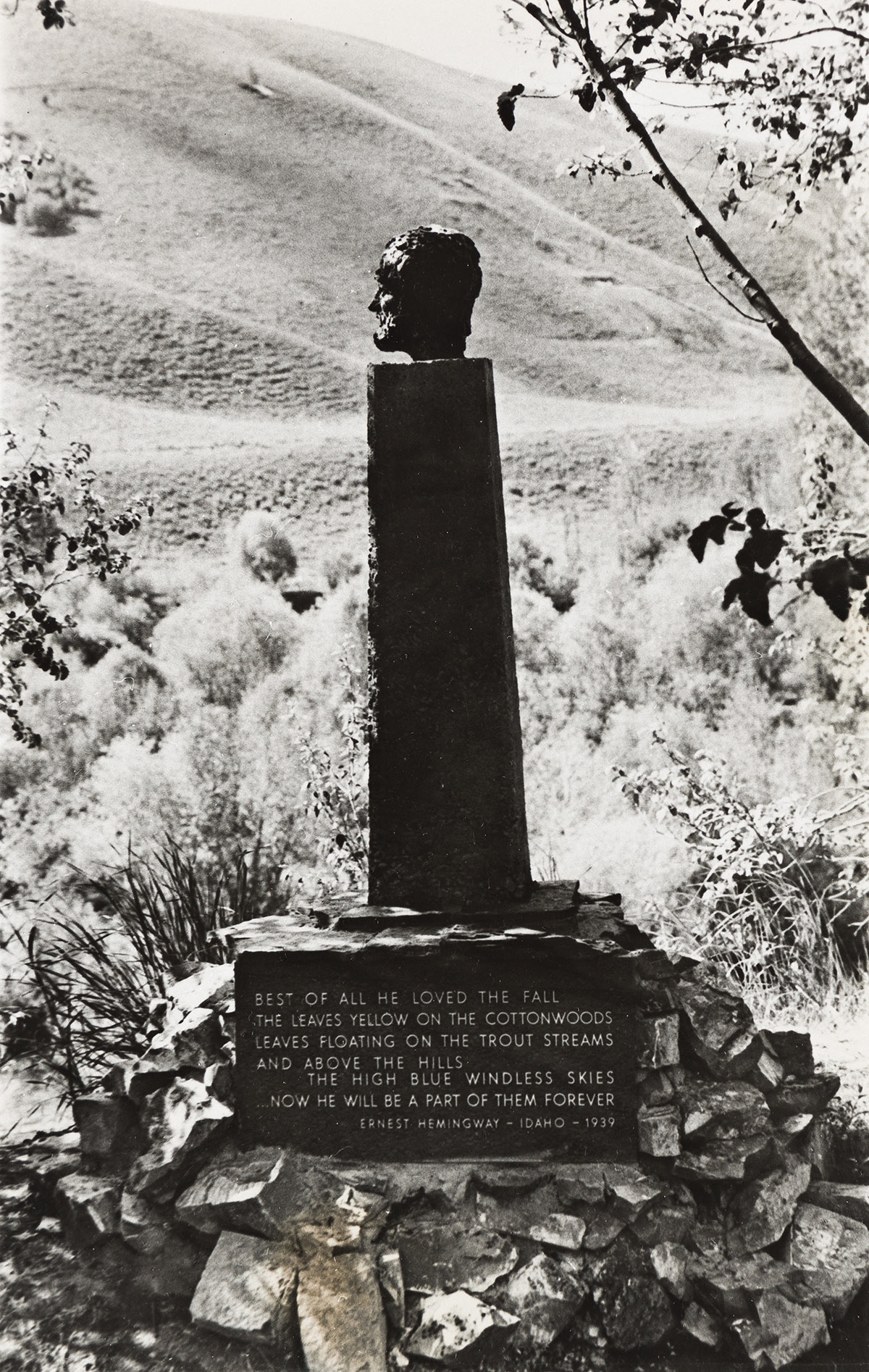 Ernest Hemingway | A file from Wide World Pictures with about 100 ...