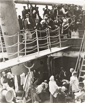 Alfred Stieglitz | 982 Artworks at Auction | MutualArt