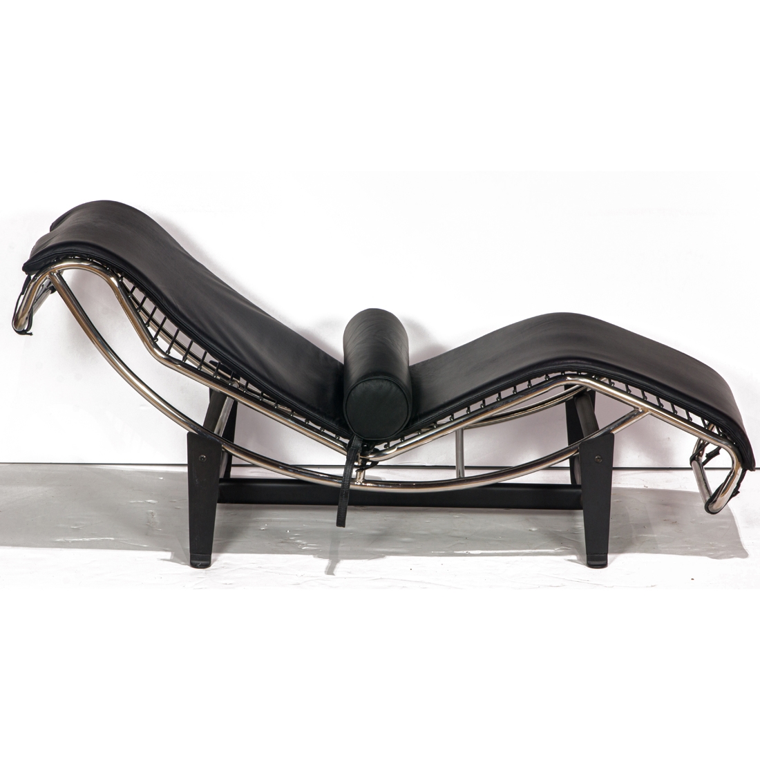 Le Corbusier | LC4 chaise lounge chair | MutualArt