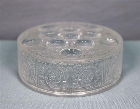 René Lalique | Rene Lalique Roger Powder Puff Box | MutualArt