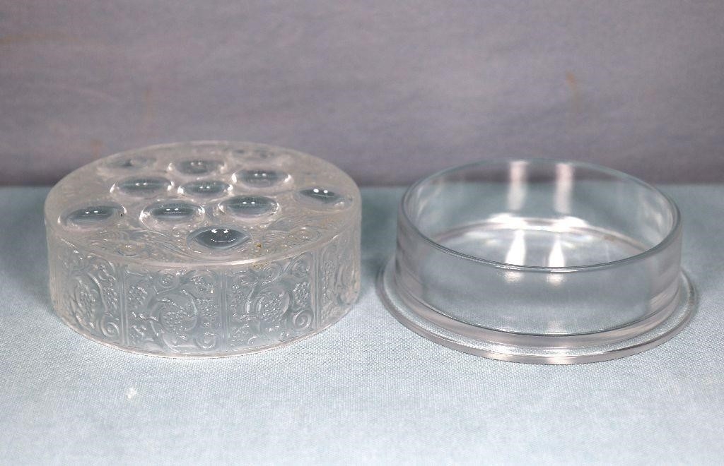 René Lalique | Rene Lalique Roger Powder Puff Box | MutualArt