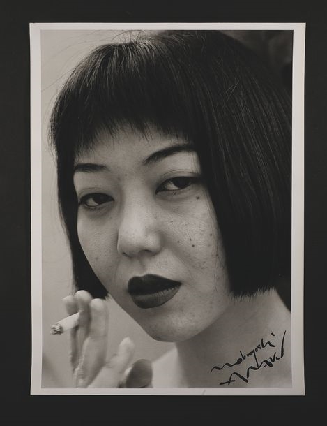 Nobuyoshi Araki | Portrait de femme ; Femme en bord de mer ; Sexe féminin ; Femme dans la rue ...