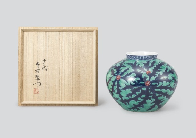 Imaizumi Imaemon | Iro-nabeshima vase with design of thistle | MutualArt