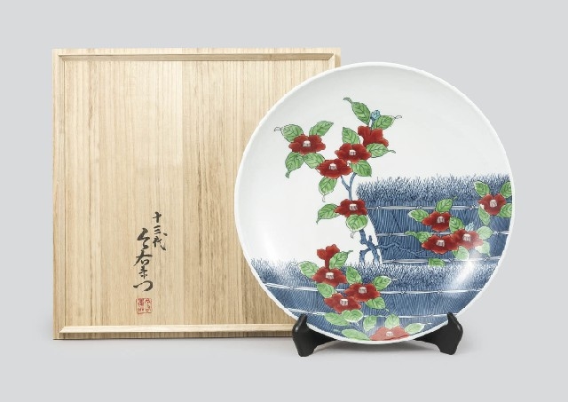 Imaizumi Imaemon | Iro-nabeshima plate depicting camellia | MutualArt