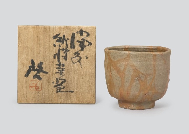 Kei Fujiwara | Bizen tea bowl with fire marks | MutualArt