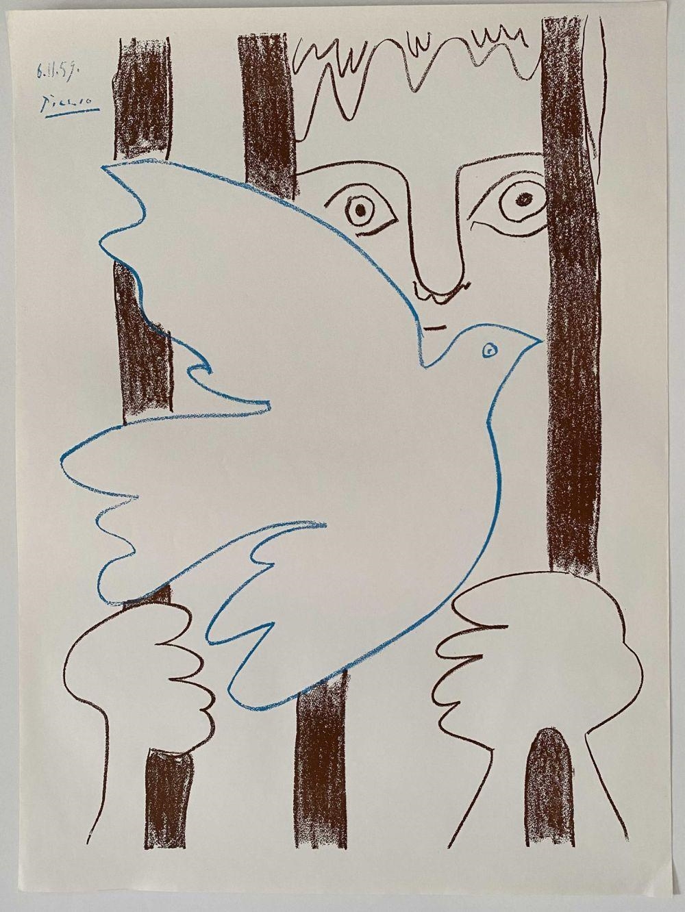 Pablo Picasso | Colombe bleue volant devant des barreaux (1959) | MutualArt