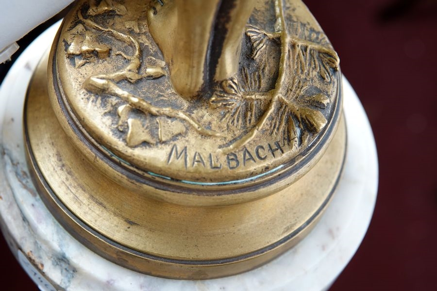 Adolphe Maubach | 1 sculpture en bronze doré *Jeune orientale*, signe ...