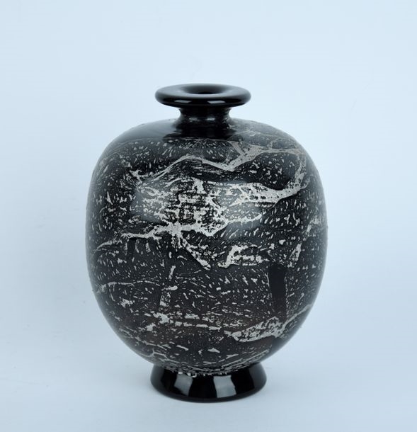 Olivier Mallemouche | Vase ovoïdale à col resserré en verre teinté noir ...